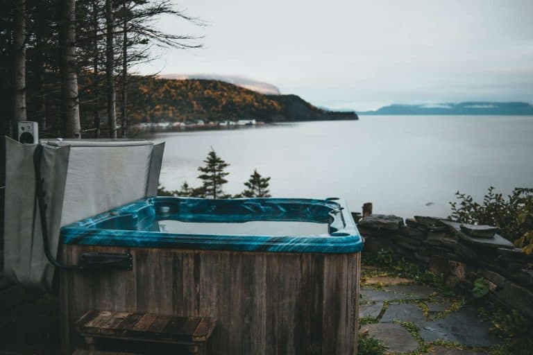 Quick and Painless Jacuzzi Removal - Jiffy Junk